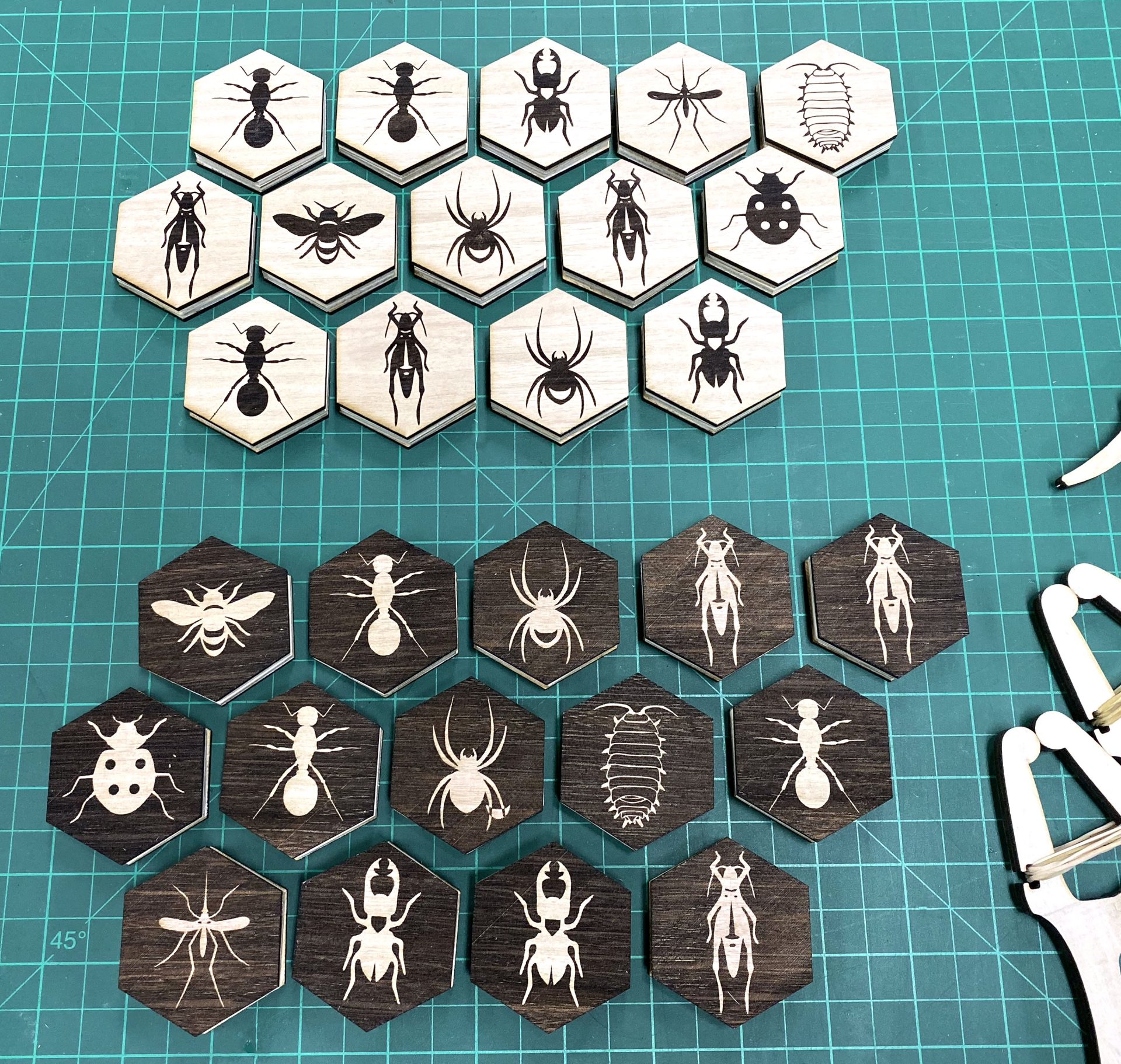 Hive Game – Darkly Labs